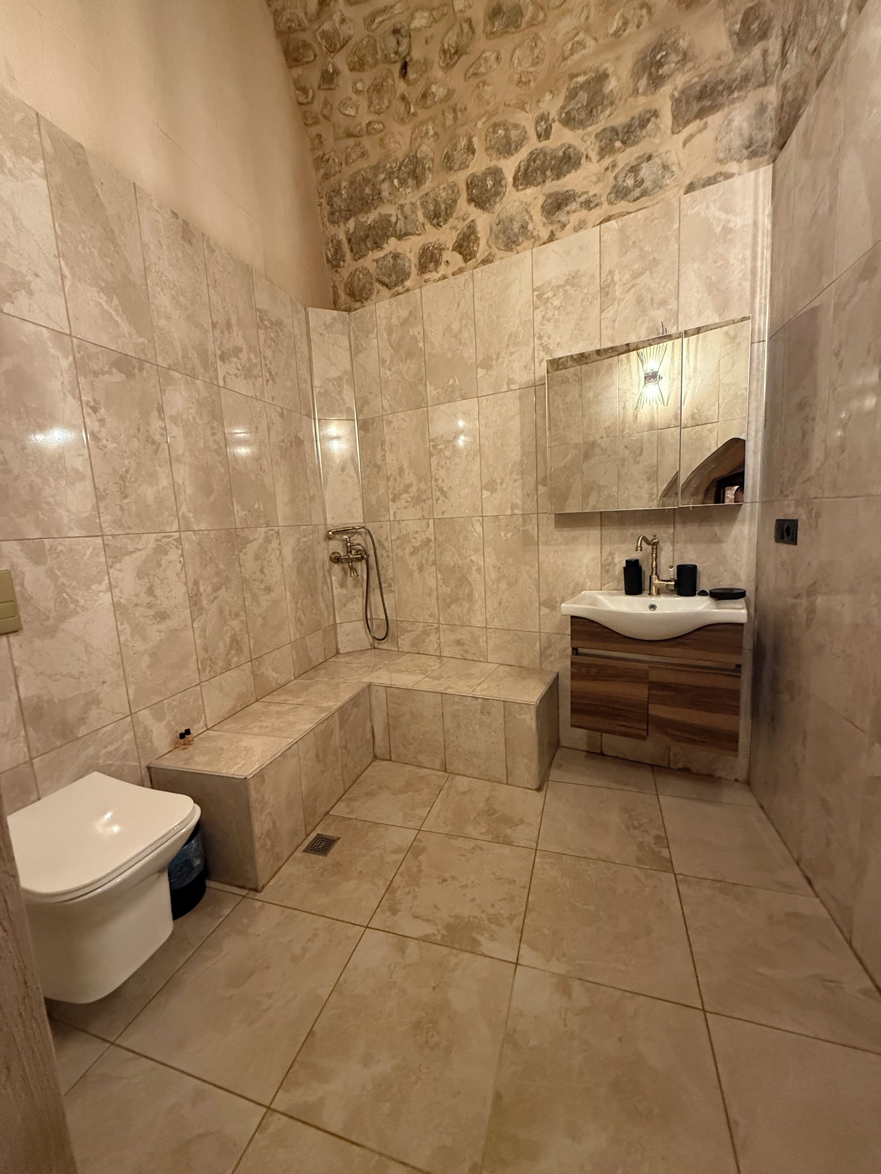 Quarto Deluxe, vista para a colina | Casa de banho