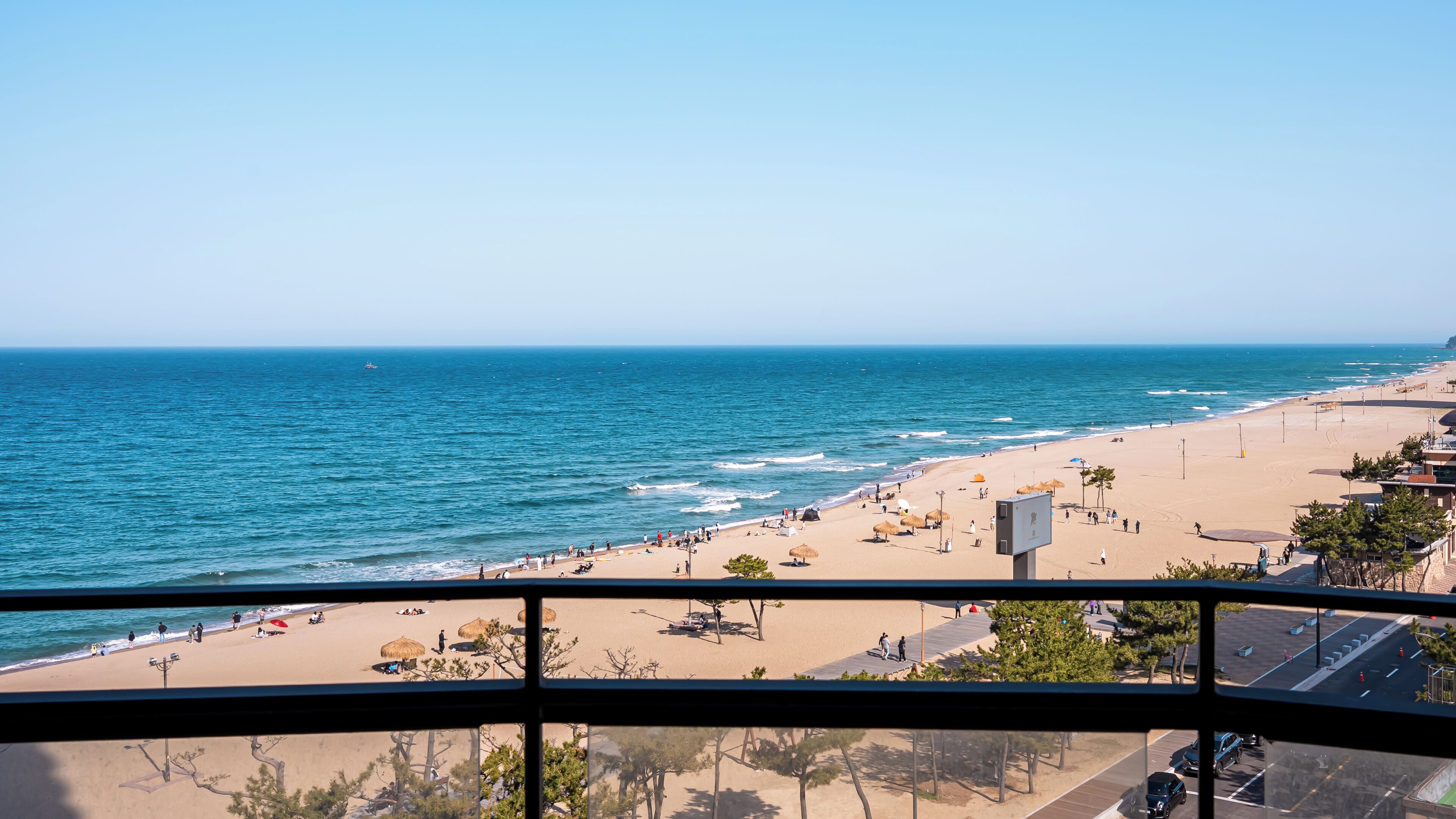 Perto da praia, areia branca 