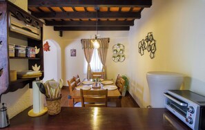 Apartamento Standard, 2 quartos, vista para a montanha | Sala de jantar