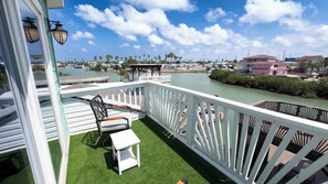 Casa, várias camas, acesso à piscina (Blizzards Lighthouse) | Vista do quarto