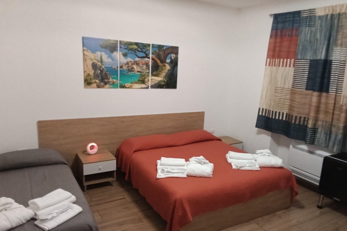 Quarto Duplo ou Twin Básico, vista para o pátio | Minibar, cortinas/cortinados opacos, quartos insonorizados 