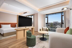Quarto premium, várias camas | Área de estar
