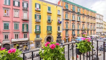 Quarto Triplo Superior, Vista para a cidade | Terrenos do alojamento