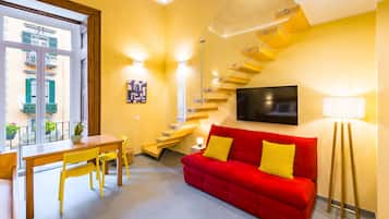 Quarto Triplo Superior, Vista para a cidade | Sala de estar