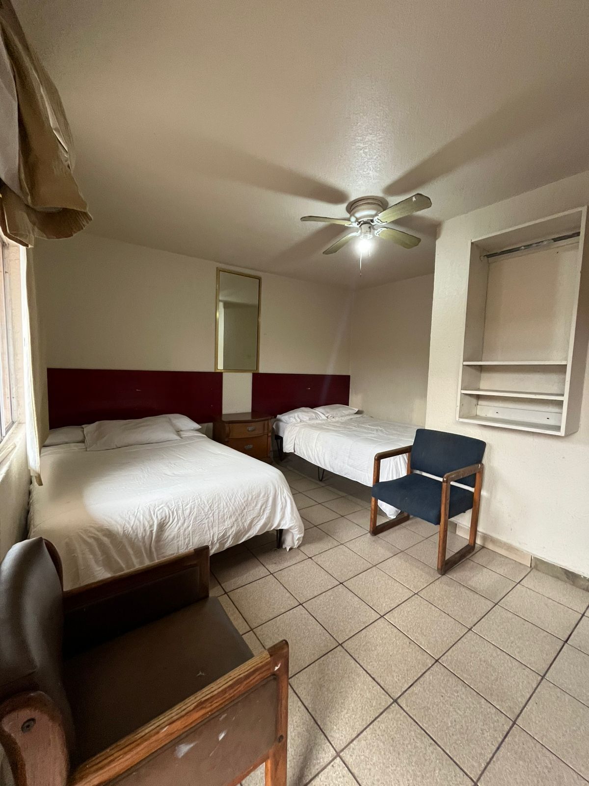 Quarto conforto, 2 camas de casal | Wi-Fi de cortesia