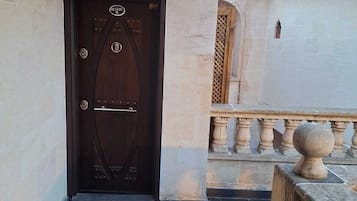 Quarto triplo família | Detalhe da fachada