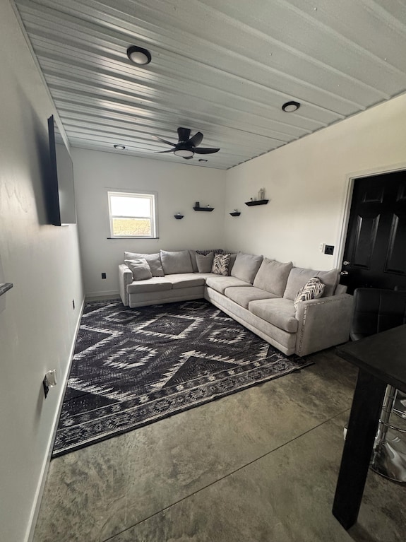 1 Bed/1 Bath Guest House - Hickory Hills Lake, OH, United States