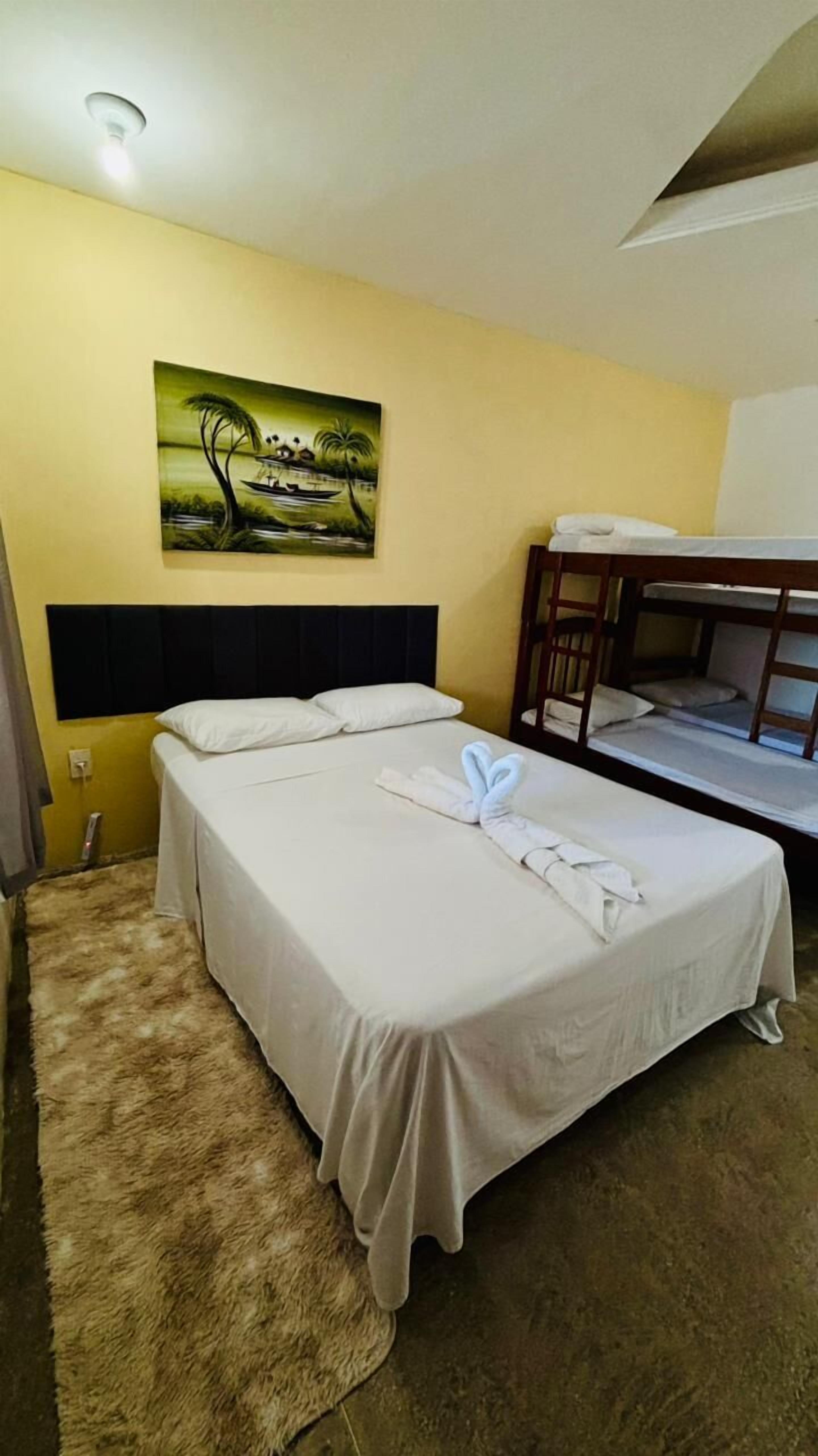 Quarto júnior | Cortinas blackout, ferros/tábuas de passar roupa, Wi-Fi de cortesia