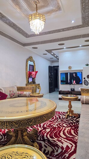 Apartamento, 3 quartos, varanda, Vista para a cidade | Sala de estar