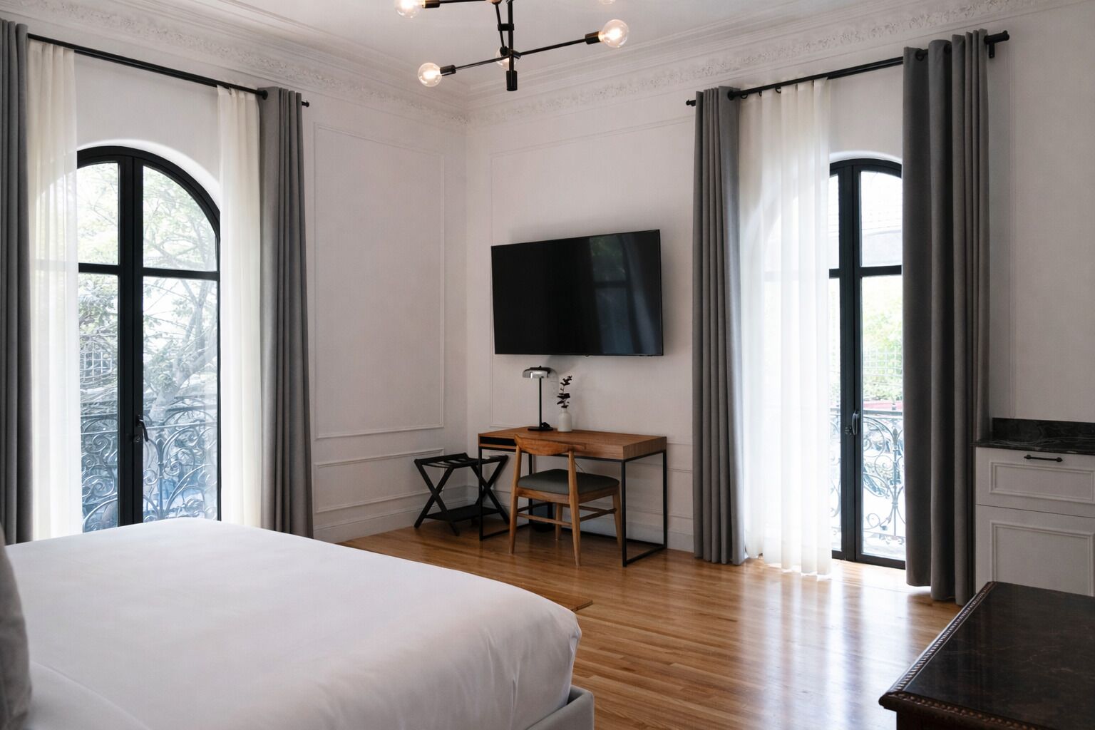 Cofre no quarto, secretária 