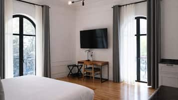Cofre no quarto, secretária