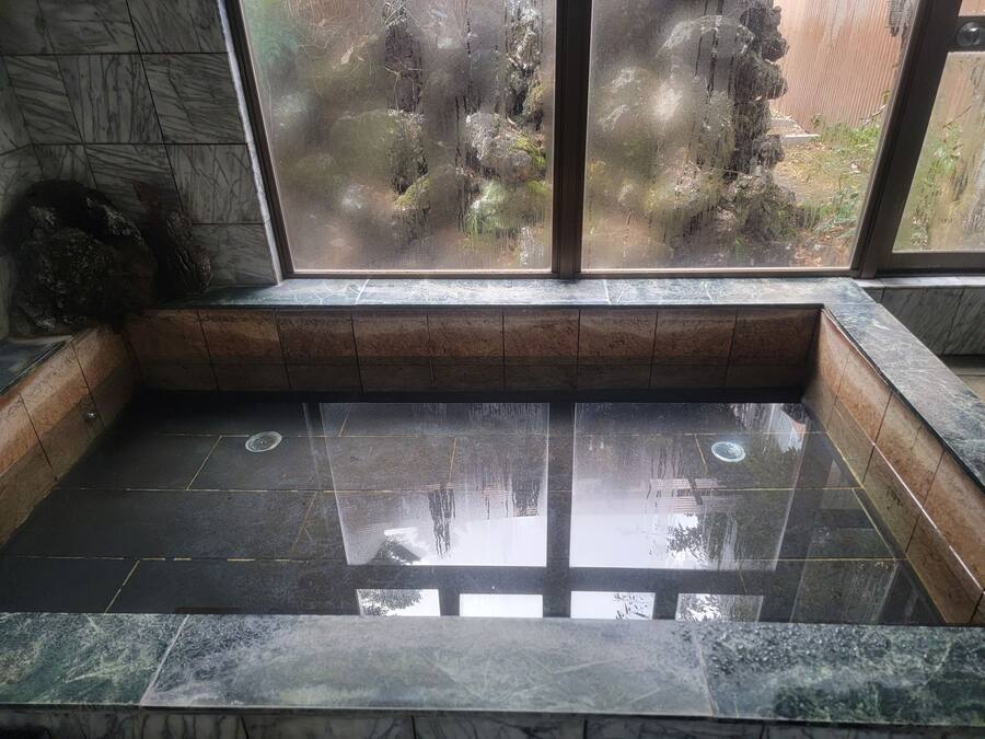 Quarto triplo, vista para a montanha | Banheiro | Chuveiro/banheira combinados, secador de cabelo, toalhas de banho