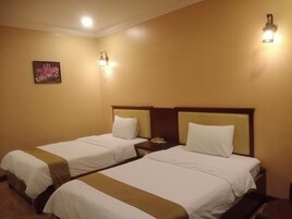Quarto casal ou duplo luxo | Escrivaninha, Wi-Fi de cortesia, roupa de cama