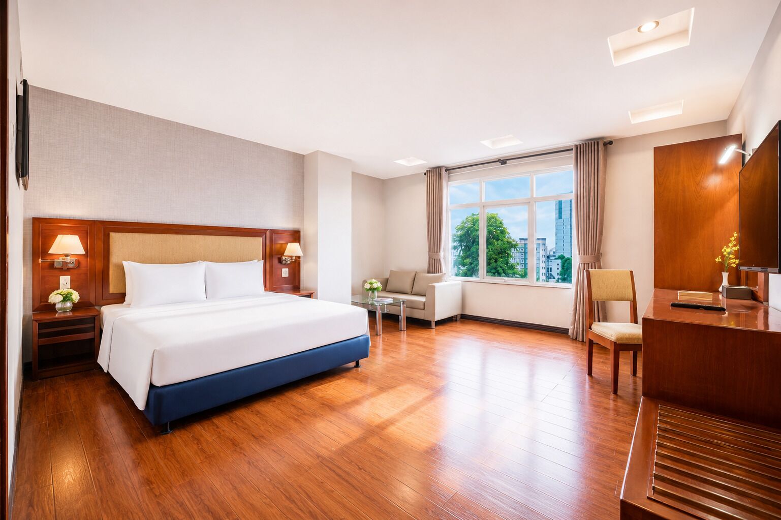 Quarto Duplo Deluxe, Vista para a cidade | Wi-fi grátis, roupa de cama fornecida 