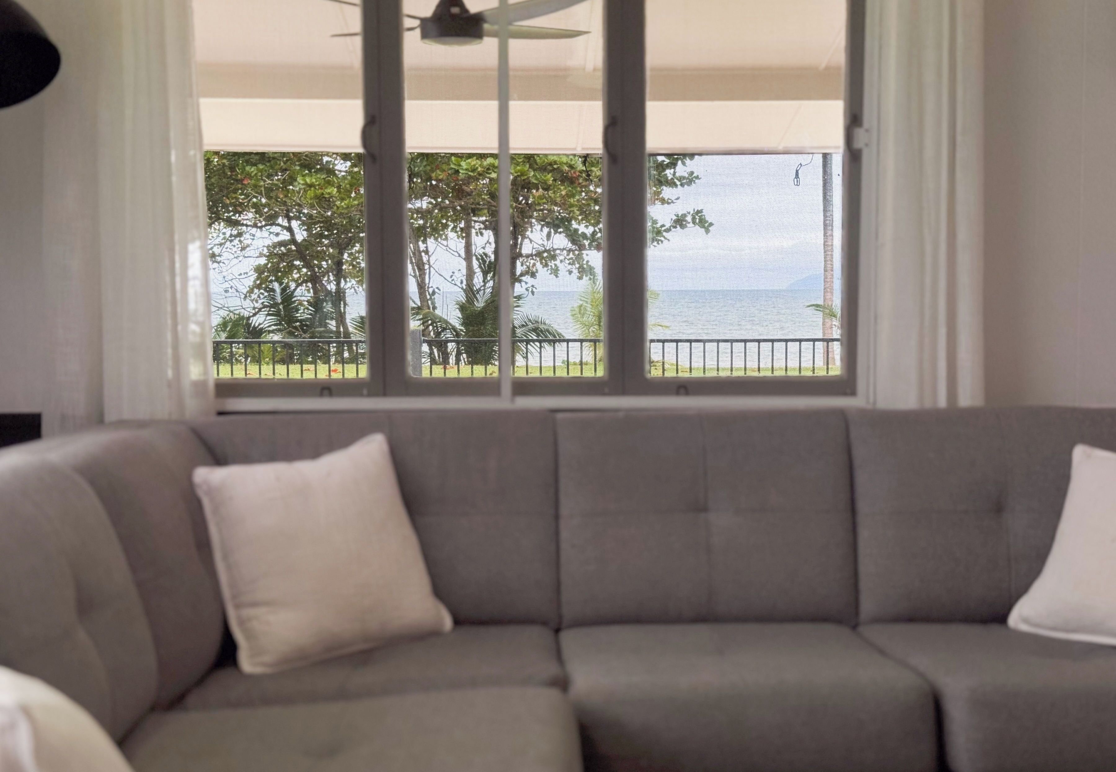 Salty Lodge - Beach Front Paradise - Kurrimine Beach