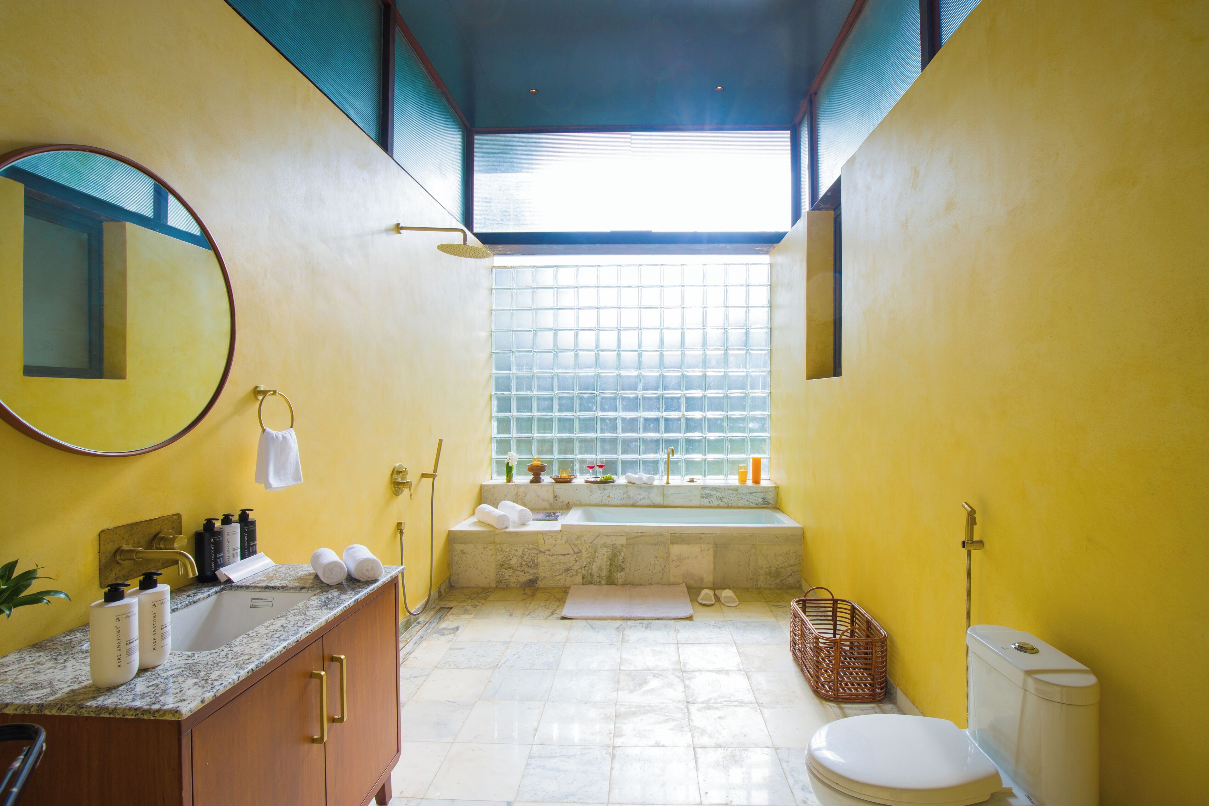 Villa Deluxe, vista para o jardim | Casa de banho | Chinelos 