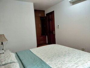 Apartamento Familiar, varanda, Vista para a cidade | Roupa hipoalergénica, minibar grátis, secretária 