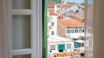 Quarto casal superior, vista para o mar | Cofres nos quartos, escrivaninha, quartos à prova de som