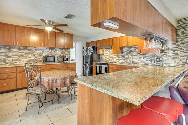 Theme Park Base! Suburban Home 14 Mi To Universal - Orlando, FL