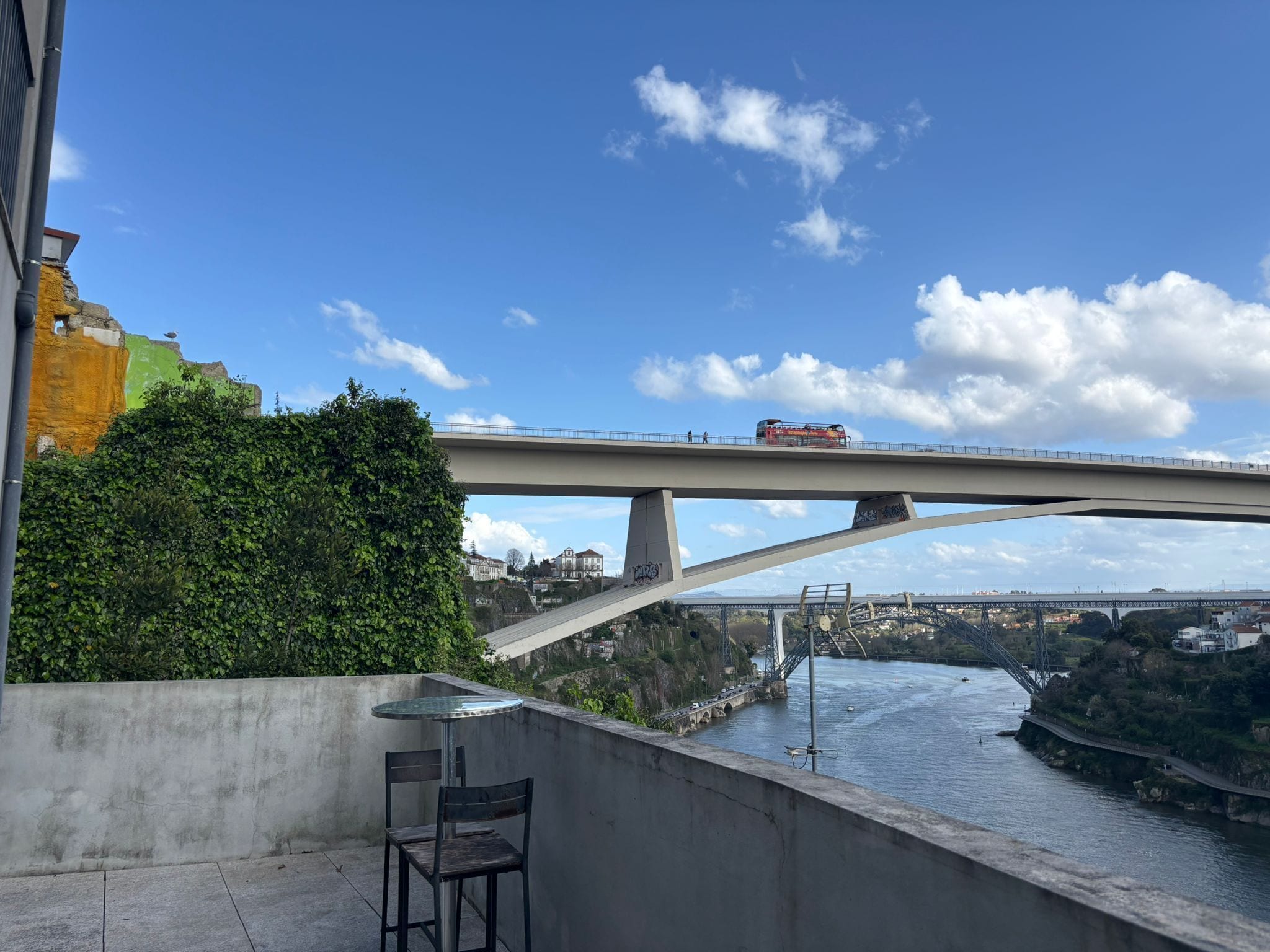 Apartamento Clássico, vista para o rio | Refeições ao ar livre