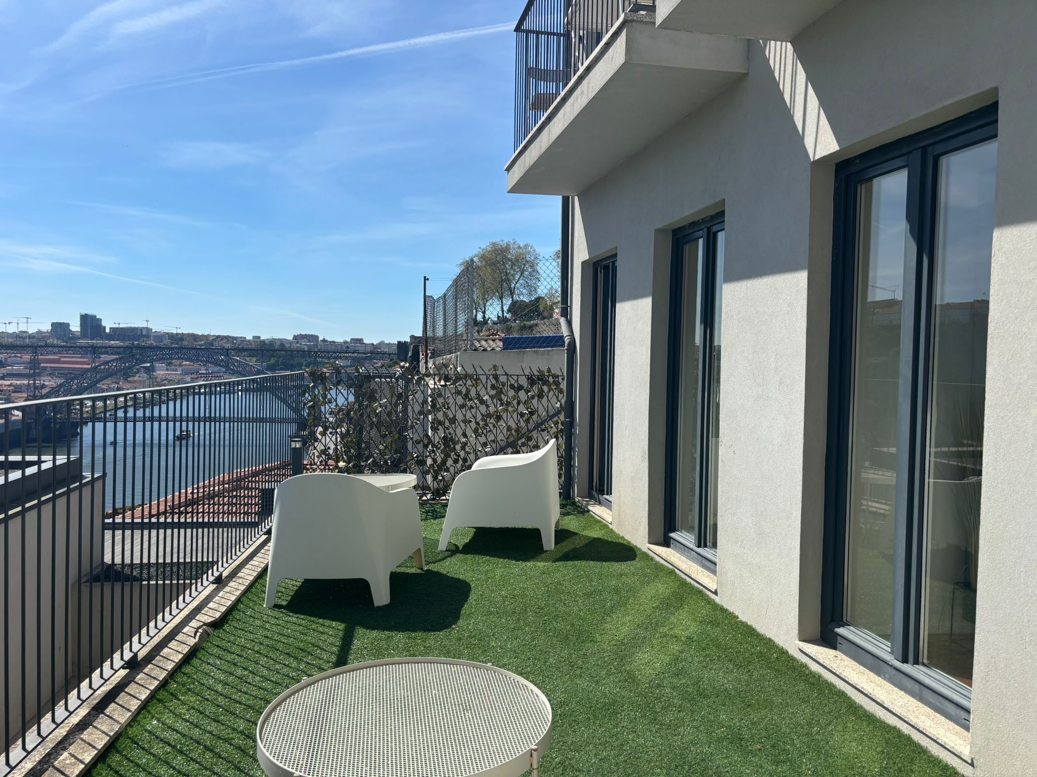 Apartamento Superior, vista para o rio | Terrenos do alojamento