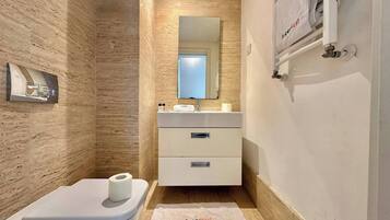 Apartamento, 2 quartos | Casa de banho