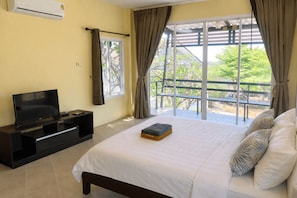 Quarto casal standard, sacada, vista para o jardim | Wi-Fi de cortesia