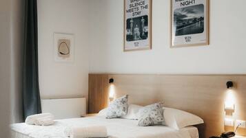 Suite Deluxe, varanda, Vista para a cidade | Roupa de alta qualidade, edredões de penas, minibar, cofre no quarto