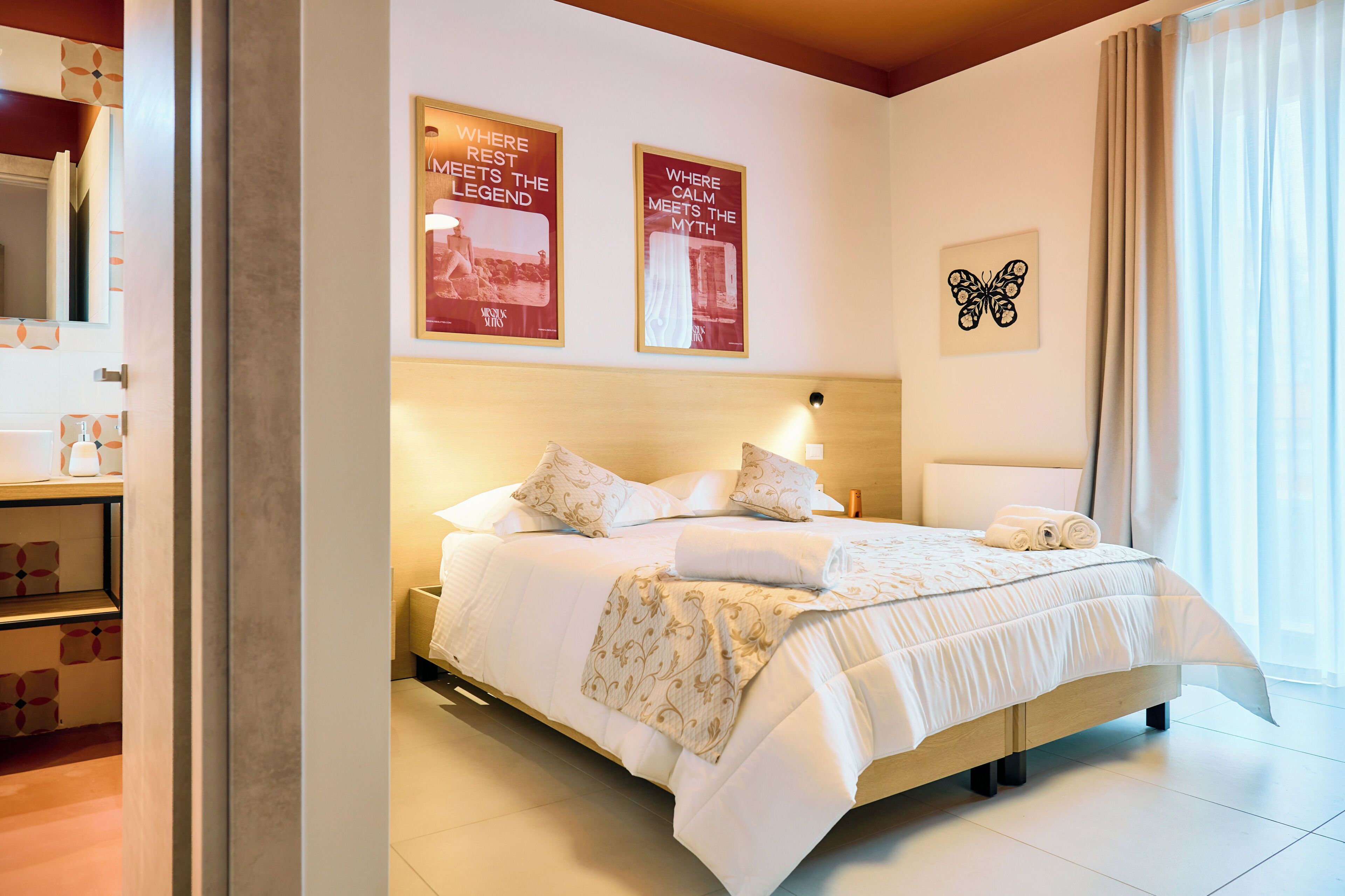 Quarto casal ou duplo luxo, sacada, vista para a cidade