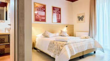 Quarto casal ou duplo luxo, sacada, vista para a cidade