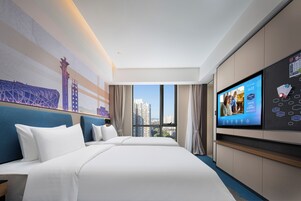 Quarto Duplo ou Twin Clássico, Vista para a cidade | Secretária, secretária adequada para computadores portáteis 