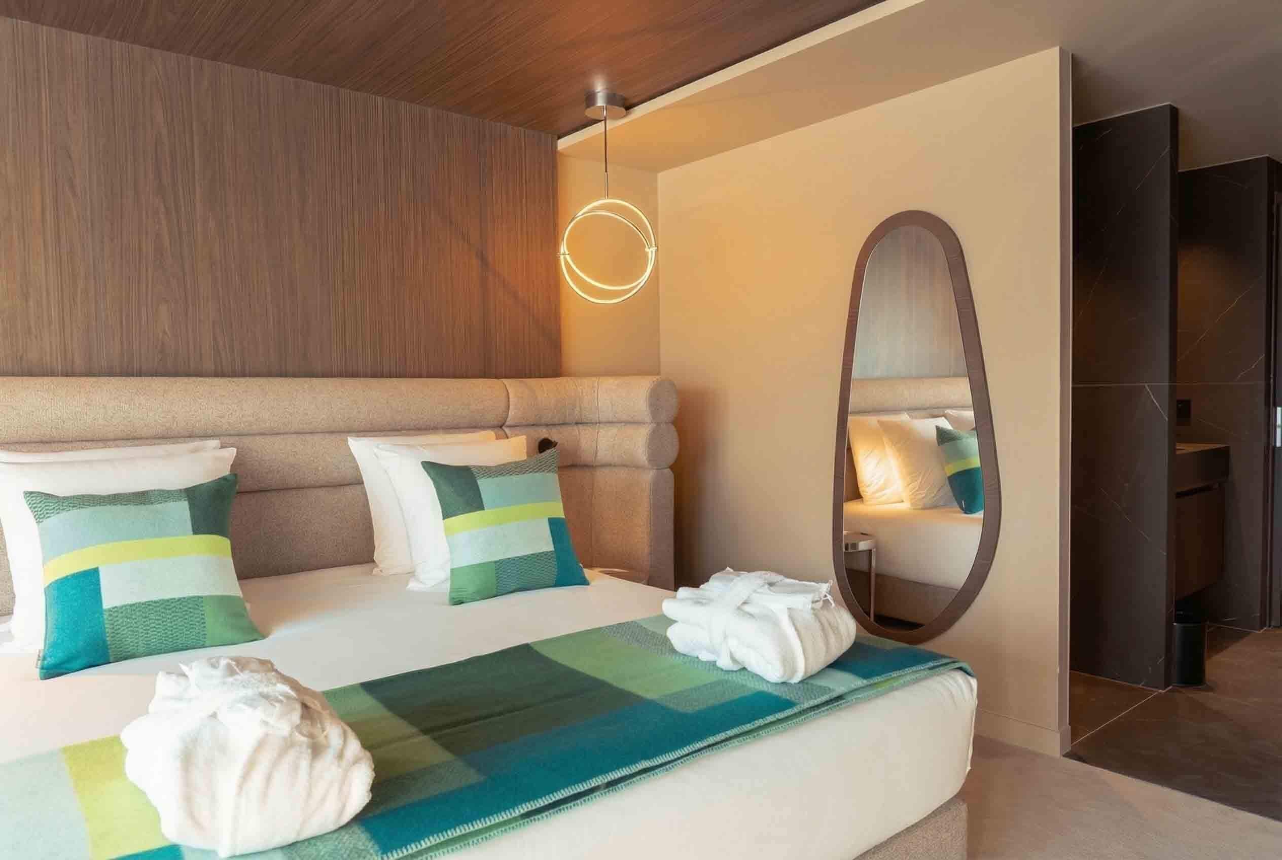 Cofre no quarto, cortinas/cortinados opacos, quartos insonorizados 