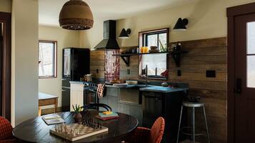 Casa de campo design, varanda, vista para o rio | Cozinha privada