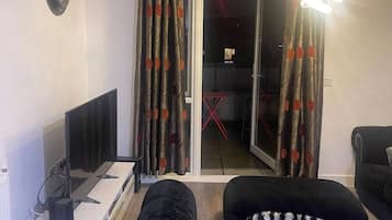 Apartamento, 1 quarto, acessível, varanda | Sala