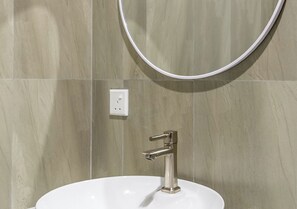 Quarto Duplo ou Twin Signature, vista para o jardim | Casa de banho