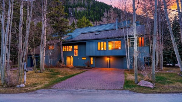 Aspen Grove By Avantstay Cozy Mountain Retreat Hot Tub Near Skiing + Hiking - Vail, CO