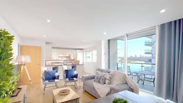 Apartamento, 2 quartos (in Gallions Reach, 209 DRI) | Sala de estar | Smart TV de 50 polegadas com canais digitais, Netflix