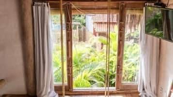 Quarto casal superior, varanda, vista para a piscina | Parte interna