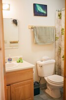 Quarto, vista para a montanha | Casa de banho | Um polibã, um secador de cabelo, toalhas fornecidas, sabão 
