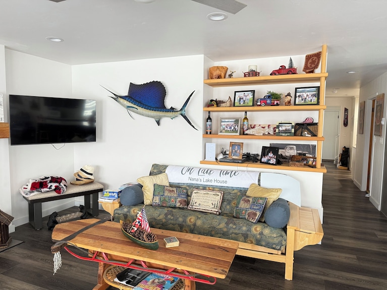 Waterfront 180 Degree Views-5 Feet From The Water! 4-bed 3 Bath Cabin! - Priest Lake, ID
