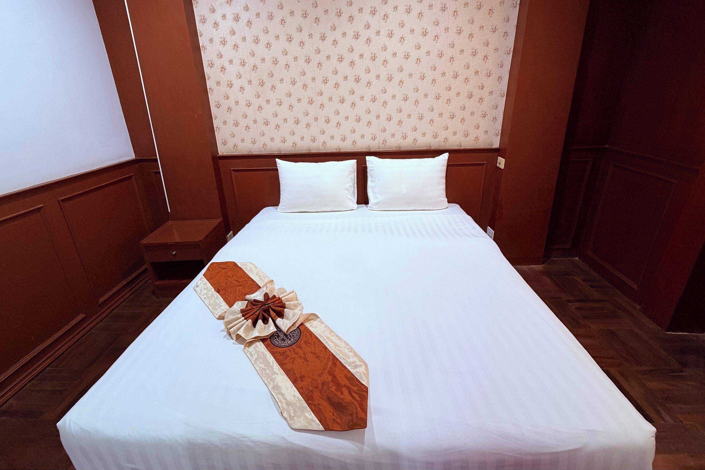 Quarto luxo | Escrivaninha, Wi-Fi de cortesia, roupa de cama