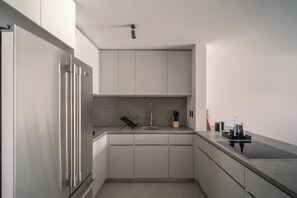 Suíte superior, 2 quartos, sacada | Cozinha privada