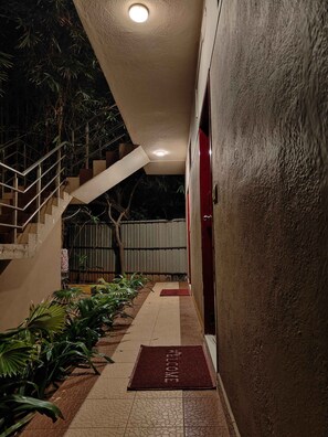 Quarto Duplo Deluxe, varanda, vista para o jardim | Terrenos do alojamento