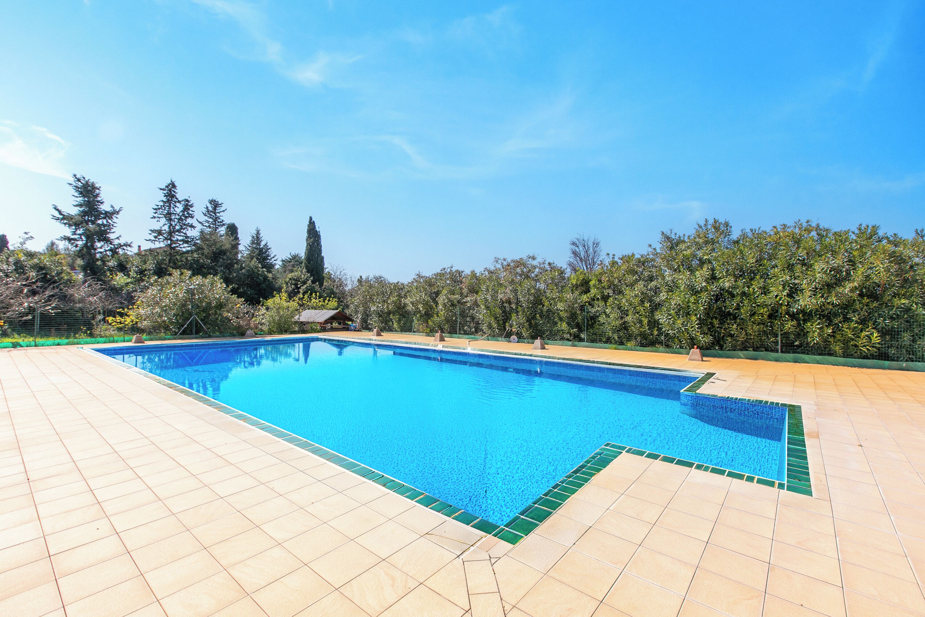 Piscina exterior sazonal 