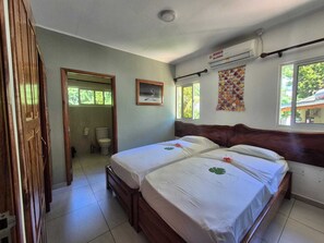 Apartamento | Cofres nos quartos, Wi-Fi de cortesia