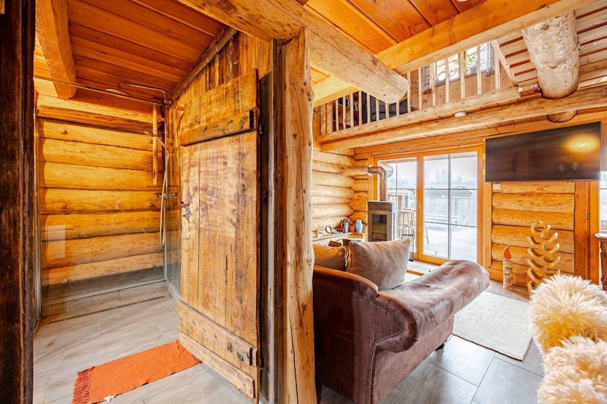 Cabaña 'Naturstammhaus Almhütte' Con Vistas A La Montaña, Terraza Privada Y Wi-fi - Klagenfurt am Wörthersee