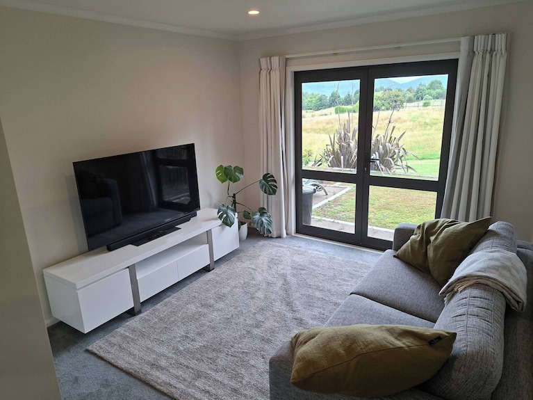 Shakan Bnb Lifestyle Block Relaxation In Kinloch - New Zealand