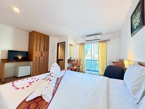Quarto, 1 quarto, varanda, Vista para a cidade | Comodidade do quarto