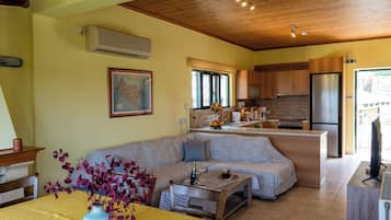Apartamento Familiar | Sala de estar | Smart TV de 43 polegadas com canais por cabo