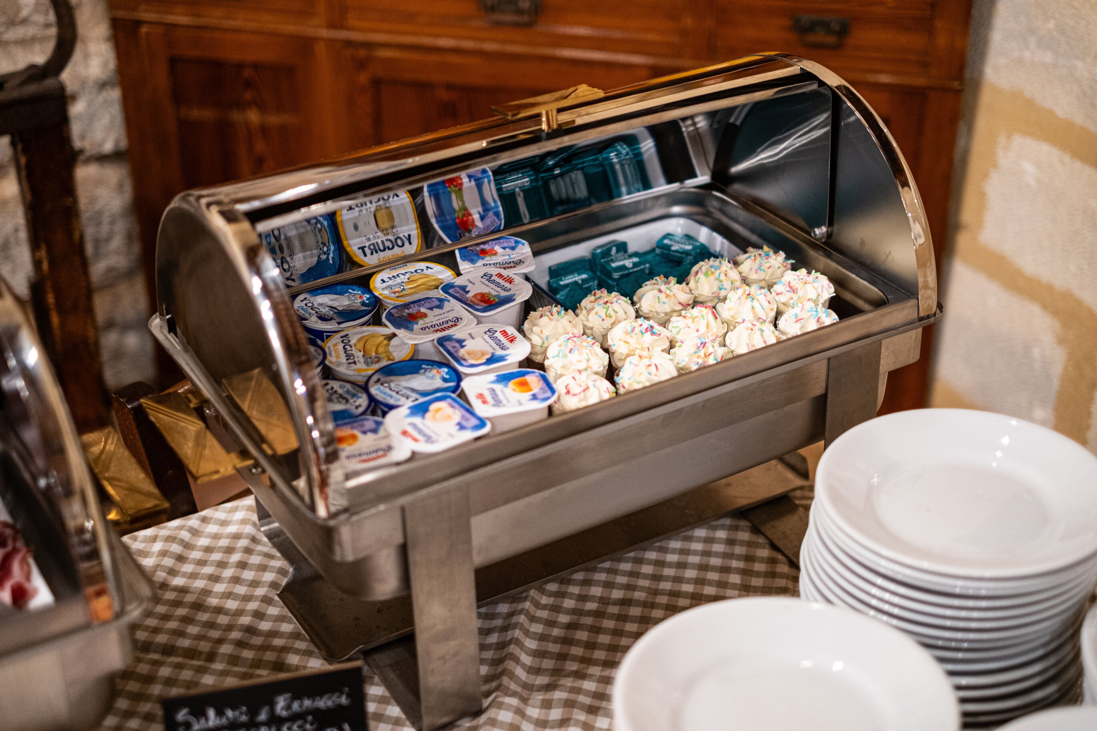 Pequeno-almoço tipo buffet diário mediante uma taxa 